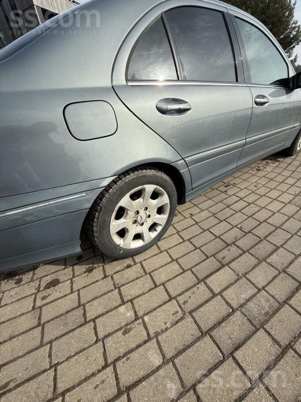 Zils Mercedes-Benz C 200 2006 Rīga, ar dzinēja tilpumu 2.20 L un nobraukumu 321 tūkst. km par 1920 €, foto 9 vietnē AUTOMOTO.COM.LV