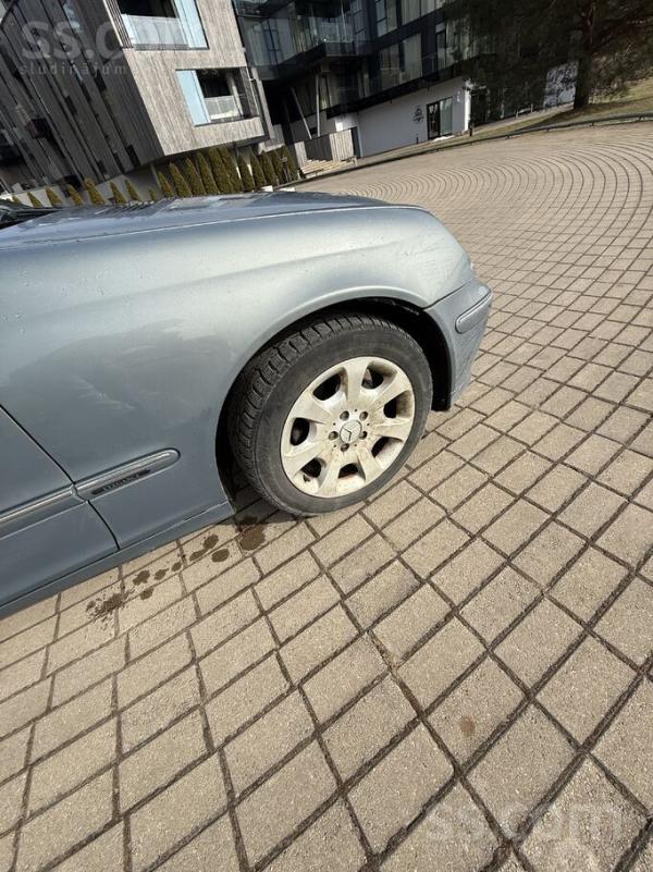 Zils Mercedes-Benz C 200 2006 Rīga, ar dzinēja tilpumu 2.20 L un nobraukumu 321 tūkst. km par 1920 €, foto 10 vietnē AUTOMOTO.COM.LV