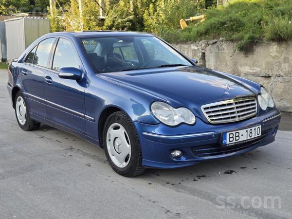 Синий Мерседес Ц 200 2006 в Рига, объемом двигателя 2.00 л и пробегом 0 тыс. км за 2400 €, фото 2 на AUTOMOTO.COM.LV