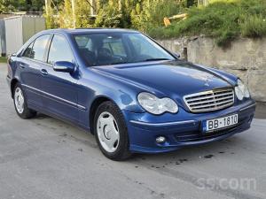 Синий Мерседес Ц 200 2006 в Рига, объемом двигателя 2.00 л и пробегом 0 тыс. км за 2400 €, фото 3 на AUTOMOTO.COM.LV