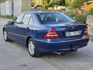 Синий Мерседес Ц 200 2006 в Рига, объемом двигателя 2.00 л и пробегом 0 тыс. км за 2400 €, фото 4 на AUTOMOTO.COM.LV