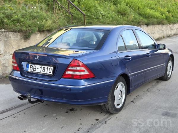 Синий Мерседес Ц 200 2006 в Рига, объемом двигателя 2.00 л и пробегом 0 тыс. км за 2400 €, фото 4 на AUTOMOTO.COM.LV