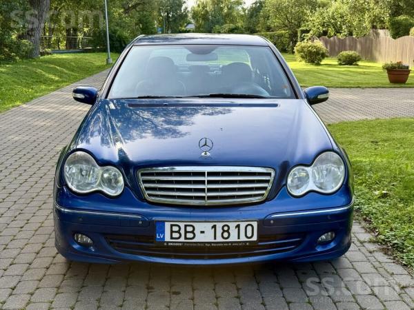 Blue Mercedes-Benz C 200 2006 in Riga, with an engine capacity of 1.80 L and mileage of 206 thousand km for 2290 €, photo 3 on AUTOMOTO.COM.LV