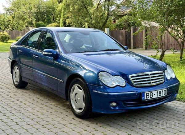 Blue Mercedes-Benz C 200 2006 in Riga, with an engine capacity of 1.80 L and mileage of 206 thousand km for 2290 €, photo 4 on AUTOMOTO.COM.LV