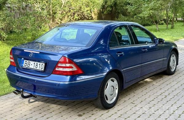 Blue Mercedes-Benz C 200 2006 in Riga, with an engine capacity of 1.80 L and mileage of 206 thousand km for 2290 €, photo 6 on AUTOMOTO.COM.LV