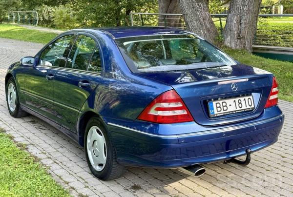Blue Mercedes-Benz C 200 2006 in Riga, with an engine capacity of 1.80 L and mileage of 206 thousand km for 2290 €, photo 7 on AUTOMOTO.COM.LV