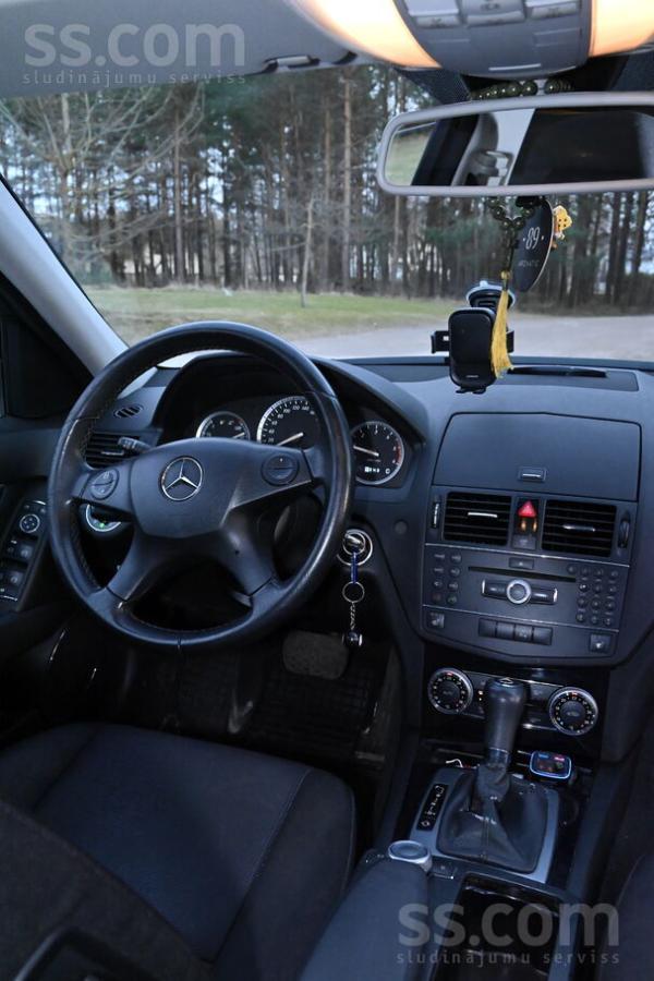 Blue Mercedes-Benz C 200 2007 in Jurmala, with an engine capacity of 2.20 L and mileage of 309 thousand km for 3500 €, photo 5 on AUTOMOTO.COM.LV