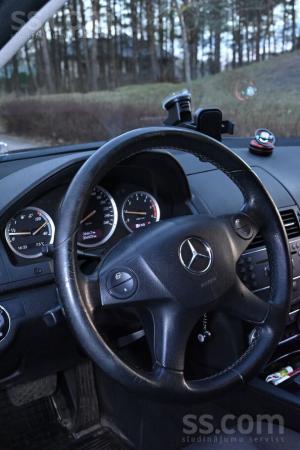 Blue Mercedes-Benz C 200 2007 in Jurmala, with an engine capacity of 2.20 L and mileage of 309 thousand km for 3500 €, photo 9 on AUTOMOTO.COM.LV