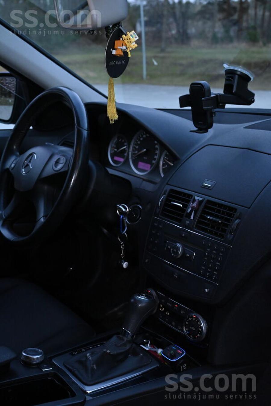 Blue Mercedes-Benz C 200 2007 in Jurmala, with an engine capacity of 2.20 L and mileage of 309 thousand km for 3500 €, photo 12 on AUTOMOTO.COM.LV