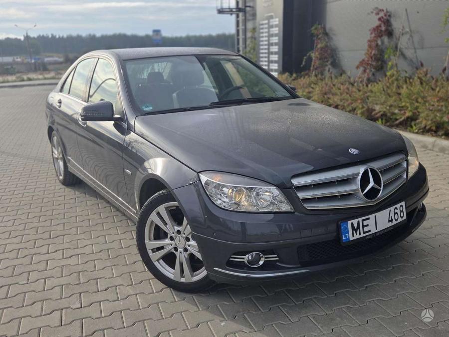 Zils Mercedes-Benz C 200 2009 Viļņa, ar dzinēja tilpumu 2.15 L un nobraukumu 266 tūkst. km par 4500 €, foto 1 vietnē AUTOMOTO.COM.LV