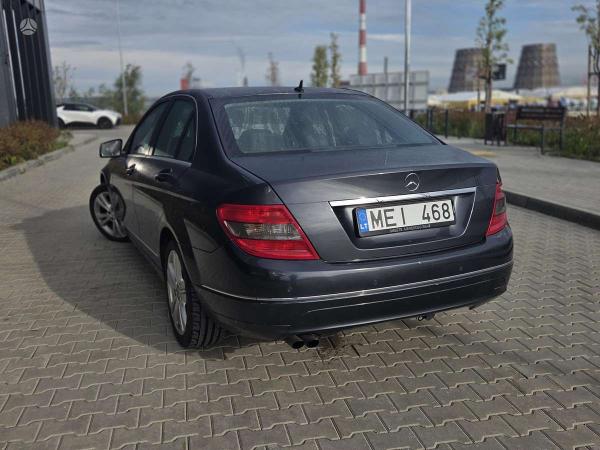 Blue Mercedes-Benz C 200 2009 in Vilnius, with an engine capacity of 2.15 L and mileage of 266 thousand km for 4500 €, photo 5 on AUTOMOTO.COM.LV