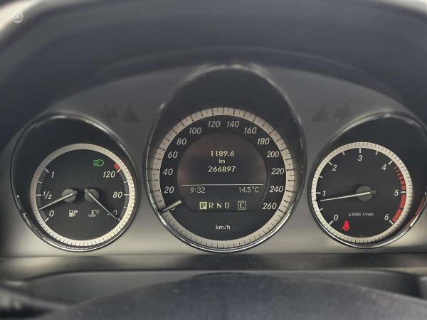 Blue Mercedes-Benz C 200 2009 in Vilnius, with an engine capacity of 2.15 L and mileage of 266 thousand km for 4500 €, photo 7 on AUTOMOTO.COM.LV