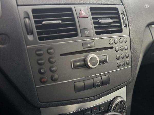 Blue Mercedes-Benz C 200 2009 in Vilnius, with an engine capacity of 2.15 L and mileage of 266 thousand km for 4500 €, photo 8 on AUTOMOTO.COM.LV
