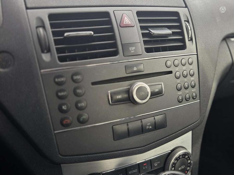 Zils Mercedes-Benz C 200 2009 Viļņa, ar dzinēja tilpumu 2.15 L un nobraukumu 266 tūkst. km par 4500 €, foto 8 vietnē AUTOMOTO.COM.LV