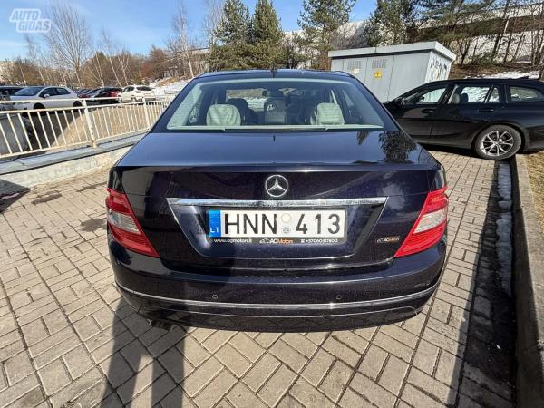 Zils Mercedes-Benz C 200 2010 Viļņa, ar dzinēja tilpumu 2.10 L un nobraukumu 273 tūkst. km par 4650 €, foto 2 vietnē AUTOMOTO.COM.LV
