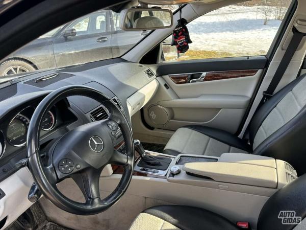 Zils Mercedes-Benz C 200 2010 Viļņa, ar dzinēja tilpumu 2.10 L un nobraukumu 273 tūkst. km par 4650 €, foto 6 vietnē AUTOMOTO.COM.LV