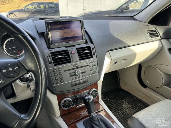 Zils Mercedes-Benz C 200 2010 Viļņa, ar dzinēja tilpumu 2.10 L un nobraukumu 273 tūkst. km par 4650 €, foto 8 vietnē AUTOMOTO.COM.LV