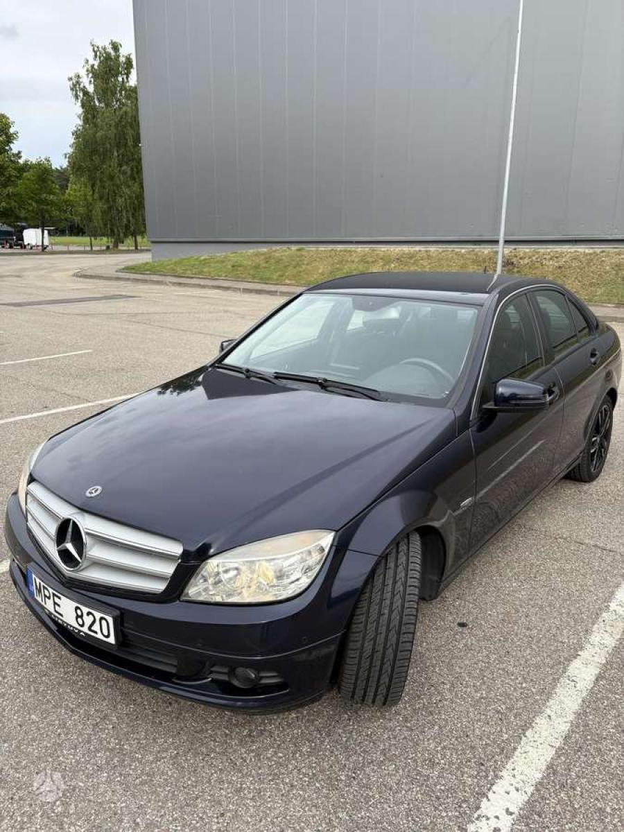 Blue Mercedes-Benz C 200 2010 in Vilnius, with an engine capacity of 2.14 L and mileage of 275 thousand km for 6300 €, photo 1 on AUTOMOTO.COM.LV