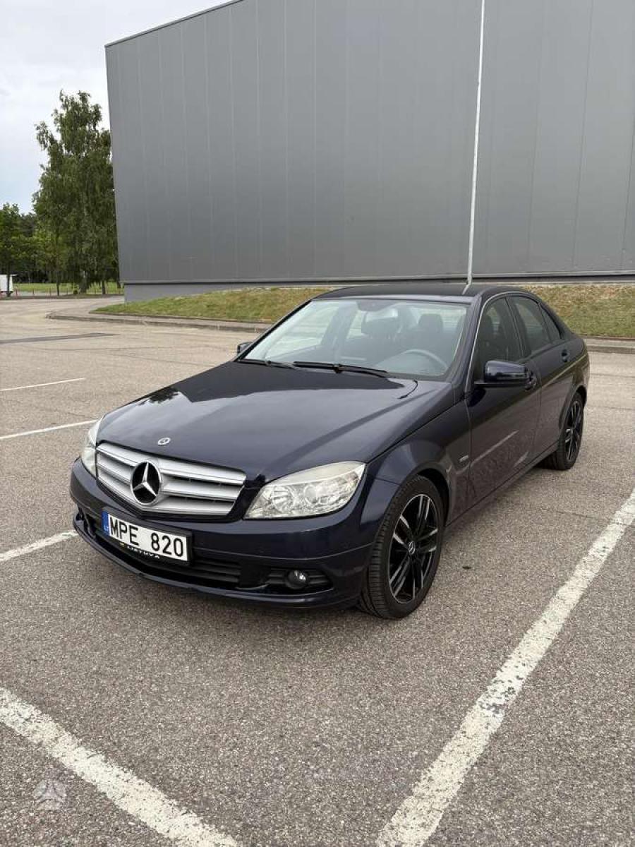 Blue Mercedes-Benz C 200 2010 in Vilnius, with an engine capacity of 2.14 L and mileage of 275 thousand km for 6300 €, photo 3 on AUTOMOTO.COM.LV