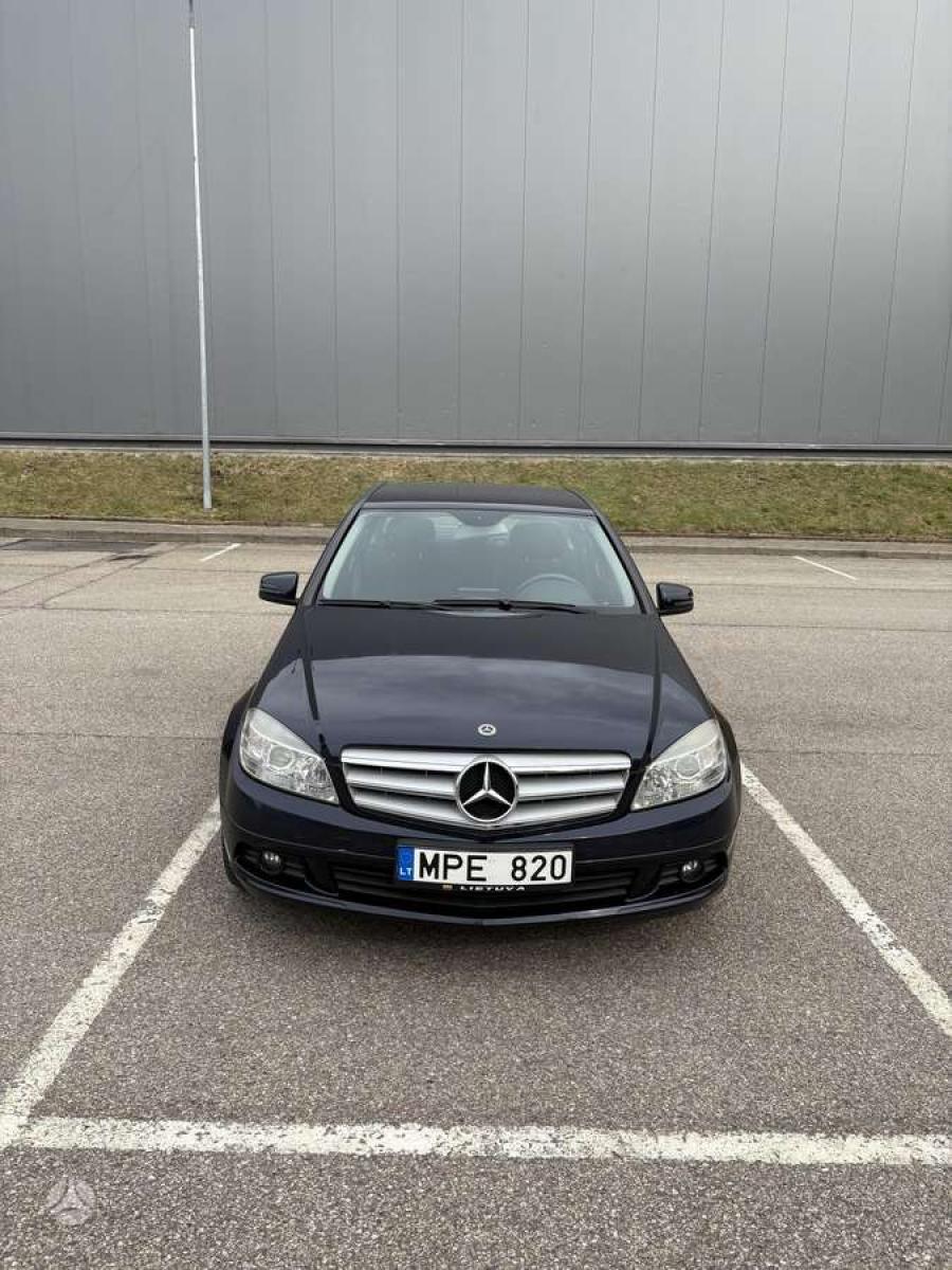 Blue Mercedes-Benz C 200 2010 in Vilnius, with an engine capacity of 2.14 L and mileage of 275 thousand km for 6300 €, photo 4 on AUTOMOTO.COM.LV