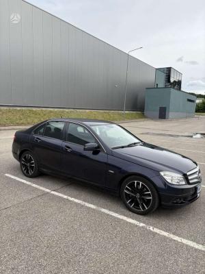 Blue Mercedes-Benz C 200 2010 in Vilnius, with an engine capacity of 2.14 L and mileage of 275 thousand km for 6300 €, photo 5 on AUTOMOTO.COM.LV