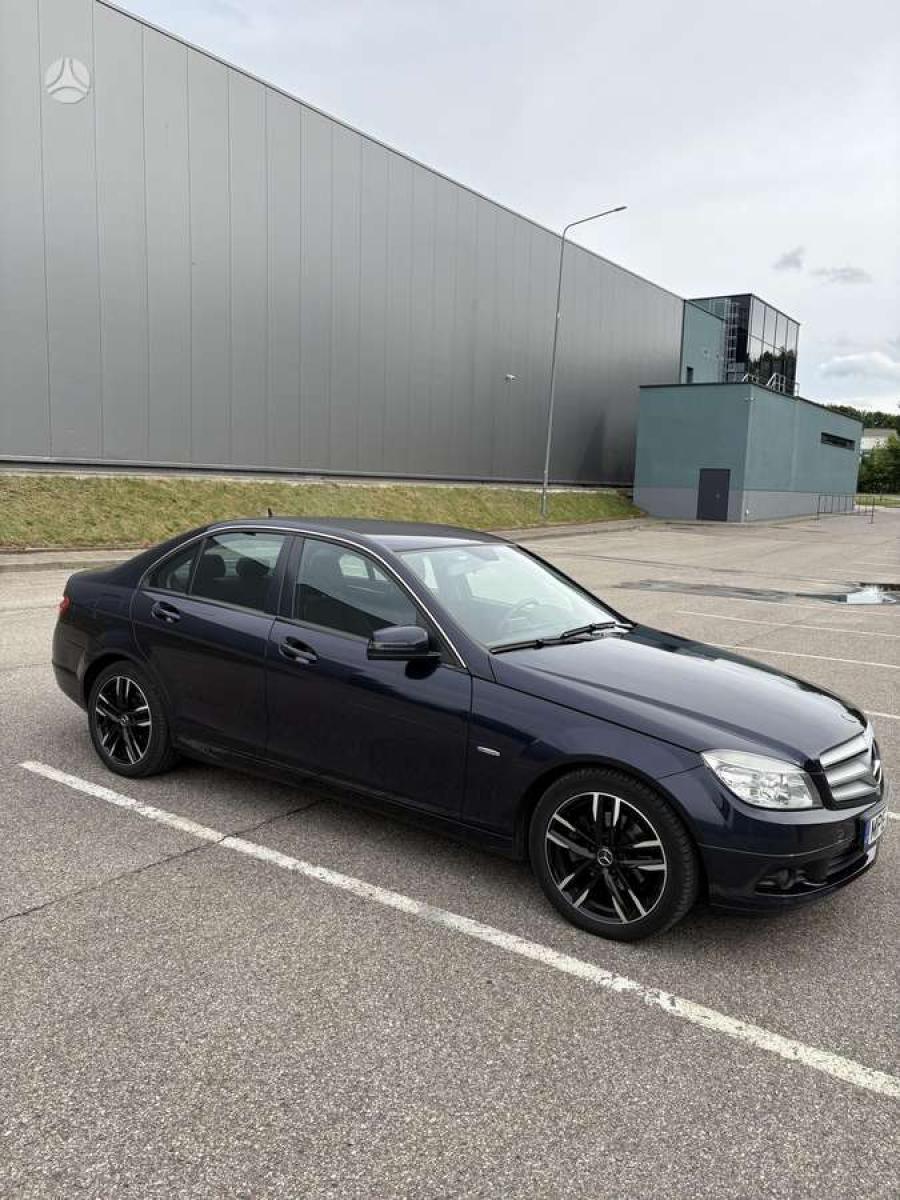 Blue Mercedes-Benz C 200 2010 in Vilnius, with an engine capacity of 2.14 L and mileage of 275 thousand km for 6300 €, photo 5 on AUTOMOTO.COM.LV