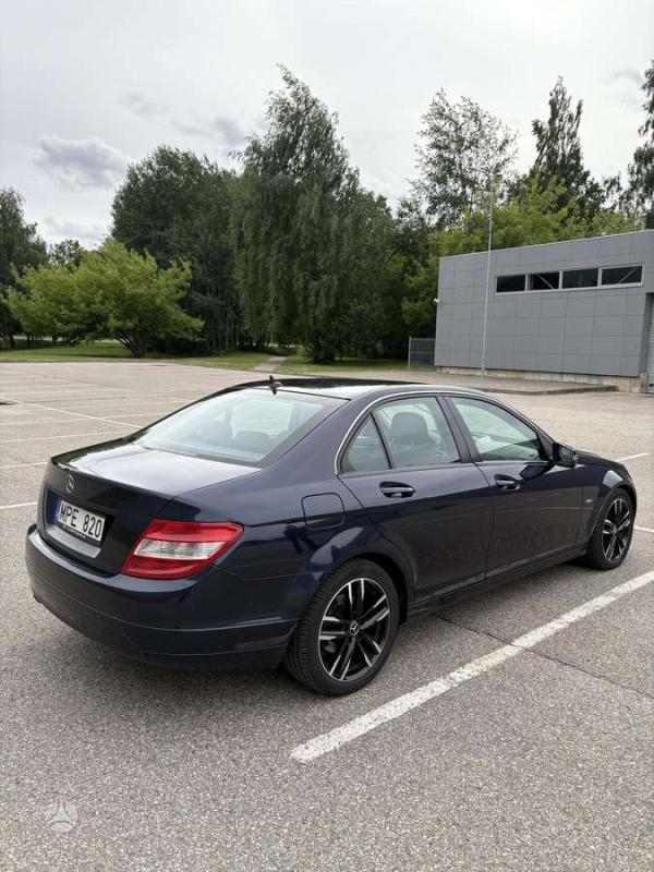 Zils Mercedes-Benz C 200 2010 Viļņa, ar dzinēja tilpumu 2.14 L un nobraukumu 275 tūkst. km par 6300 €, foto 5 vietnē AUTOMOTO.COM.LV