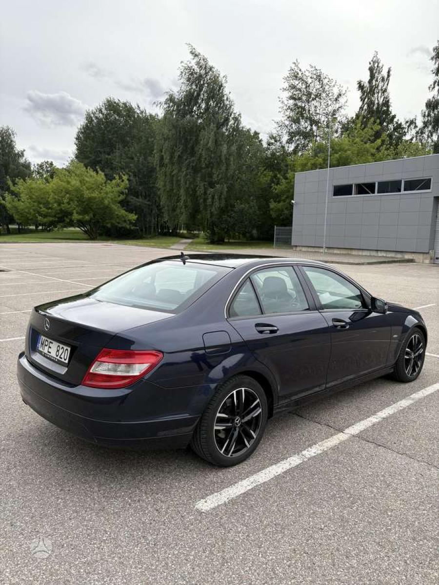 Blue Mercedes-Benz C 200 2010 in Vilnius, with an engine capacity of 2.14 L and mileage of 275 thousand km for 6300 €, photo 6 on AUTOMOTO.COM.LV