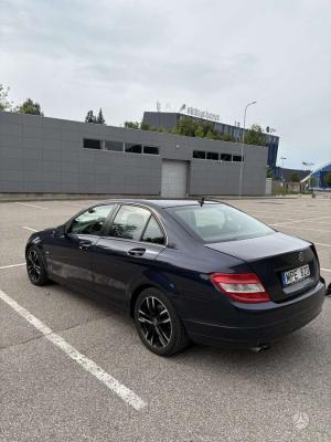 Blue Mercedes-Benz C 200 2010 in Vilnius, with an engine capacity of 2.14 L and mileage of 275 thousand km for 6300 €, photo 7 on AUTOMOTO.COM.LV