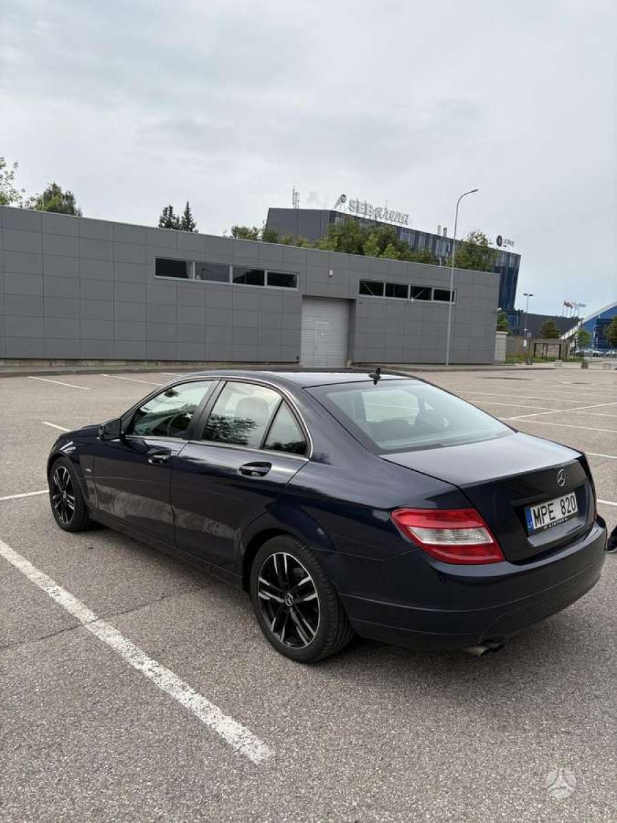 Blue Mercedes-Benz C 200 2010 in Vilnius, with an engine capacity of 2.14 L and mileage of 275 thousand km for 6300 €, photo 7 on AUTOMOTO.COM.LV