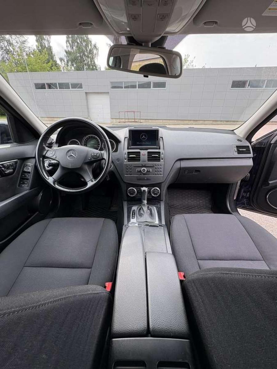 Blue Mercedes-Benz C 200 2010 in Vilnius, with an engine capacity of 2.14 L and mileage of 275 thousand km for 6300 €, photo 8 on AUTOMOTO.COM.LV