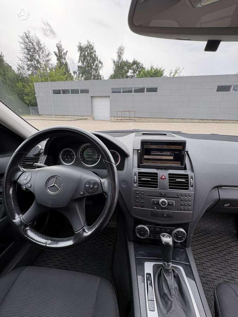 Blue Mercedes-Benz C 200 2010 in Vilnius, with an engine capacity of 2.14 L and mileage of 275 thousand km for 6300 €, photo 9 on AUTOMOTO.COM.LV
