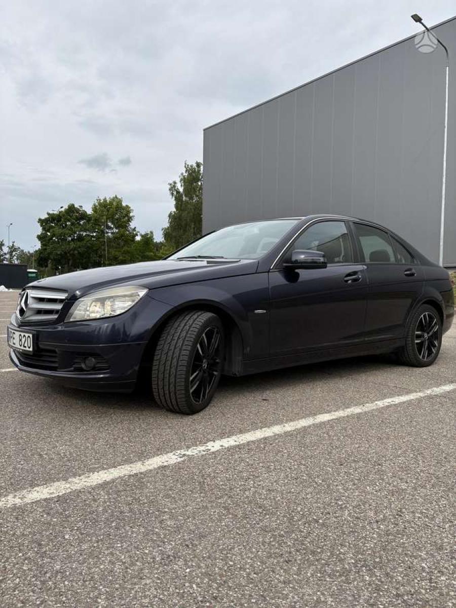 Blue Mercedes-Benz C 200 2010 in Vilnius, with an engine capacity of 2.14 L and mileage of 275 thousand km for 6300 €, photo 14 on AUTOMOTO.COM.LV