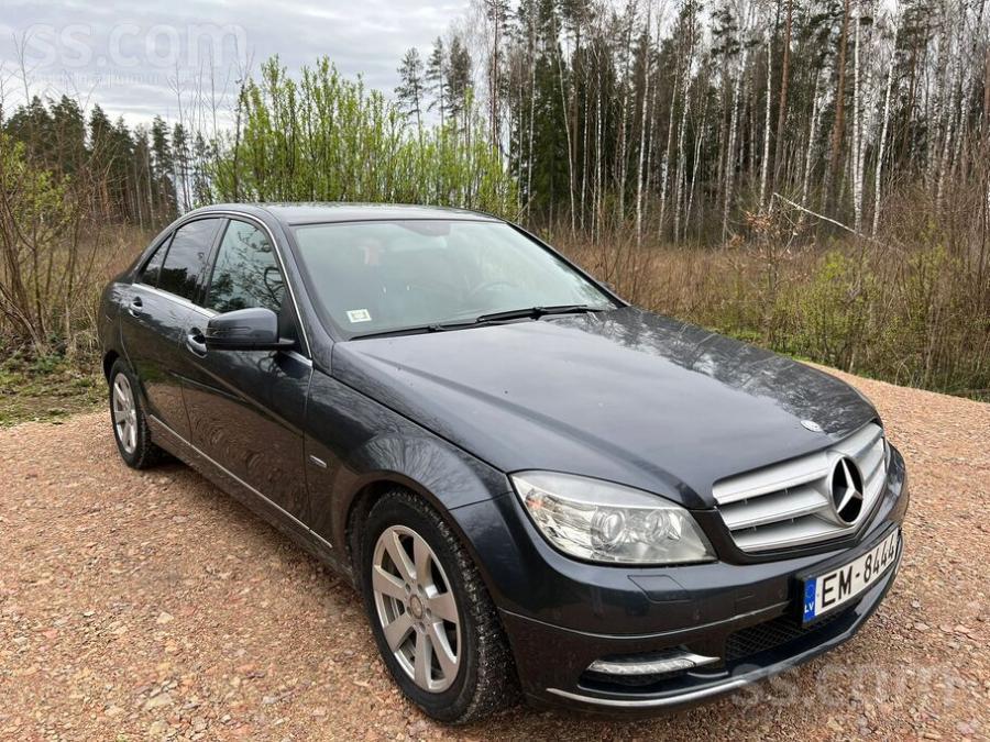 Zils Mercedes-Benz C 200 2011 Jelgava, ar dzinēja tilpumu 2.00 L un nobraukumu 138 tūkst. km par 7000 €, foto 1 vietnē AUTOMOTO.COM.LV