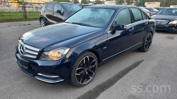 Blue Mercedes-Benz C 200 2011 in Riga, with an engine capacity of 2.20 L and mileage of 242 thousand km for 6850 €, photo 3 on AUTOMOTO.COM.LV
