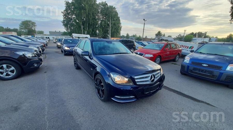 Blue Mercedes-Benz C 200 2011 in Riga, with an engine capacity of 2.20 L and mileage of 242 thousand km for 6850 €, photo 12 on AUTOMOTO.COM.LV