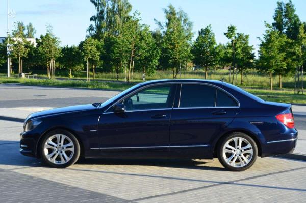 Blue Mercedes-Benz C 200 2011 in Siauliai, with an engine capacity of 2.14 L and mileage of 250 thousand km for 5400 €, photo 4 on AUTOMOTO.COM.LV