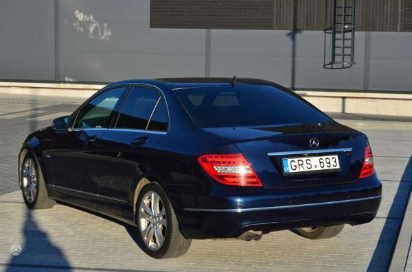 Blue Mercedes-Benz C 200 2011 in Siauliai, with an engine capacity of 2.14 L and mileage of 250 thousand km for 5400 €, photo 8 on AUTOMOTO.COM.LV