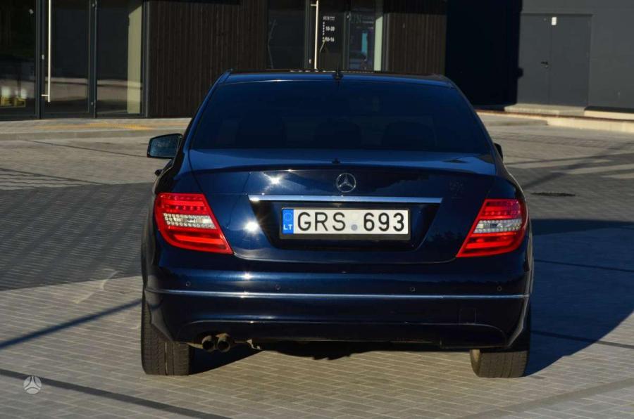 Zils Mercedes-Benz C 200 2011 Šauļi, ar dzinēja tilpumu 2.14 L un nobraukumu 250 tūkst. km par 5400 €, foto 10 vietnē AUTOMOTO.COM.LV