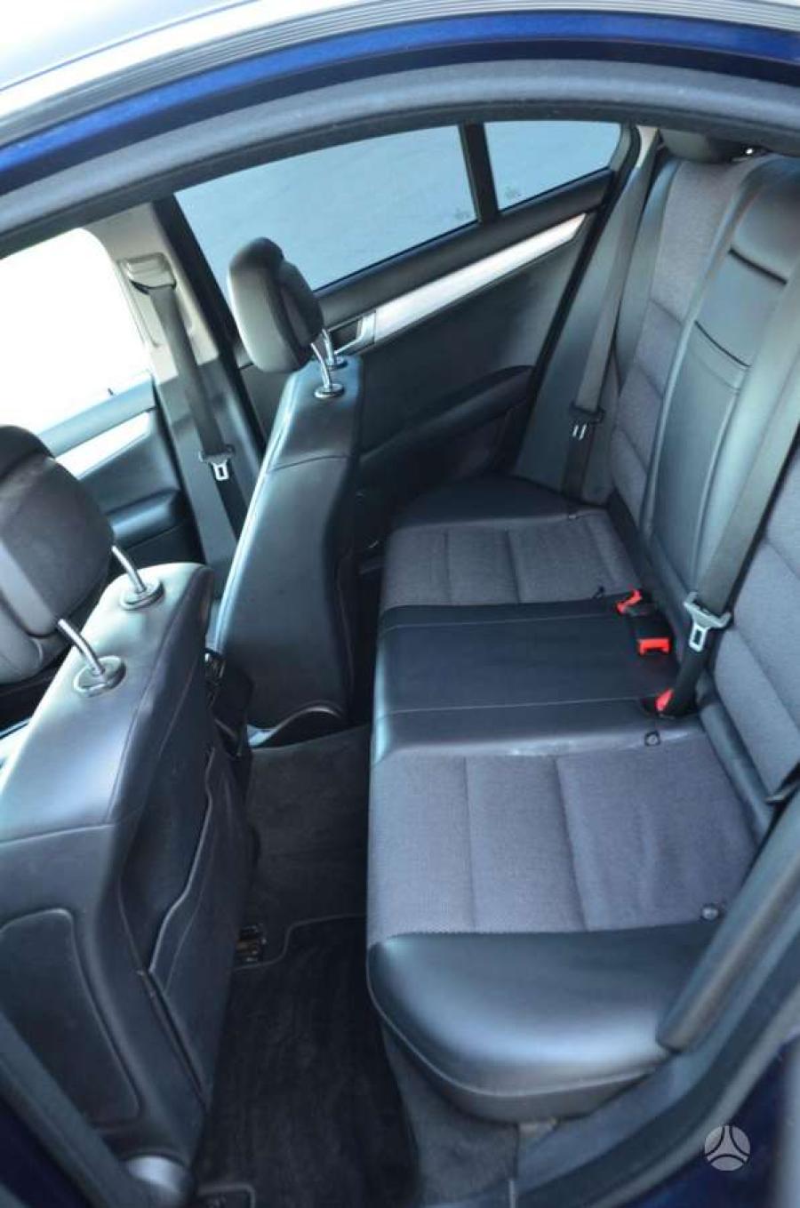 Zils Mercedes-Benz C 200 2011 Šauļi, ar dzinēja tilpumu 2.14 L un nobraukumu 250 tūkst. km par 5400 €, foto 25 vietnē AUTOMOTO.COM.LV