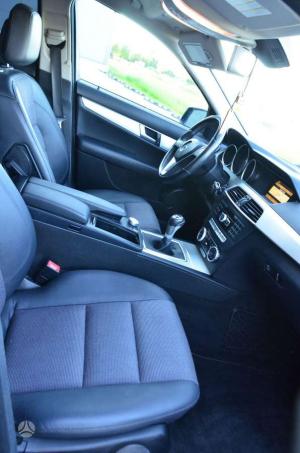 Zils Mercedes-Benz C 200 2011 Šauļi, ar dzinēja tilpumu 2.14 L un nobraukumu 250 tūkst. km par 5400 €, foto 28 vietnē AUTOMOTO.COM.LV