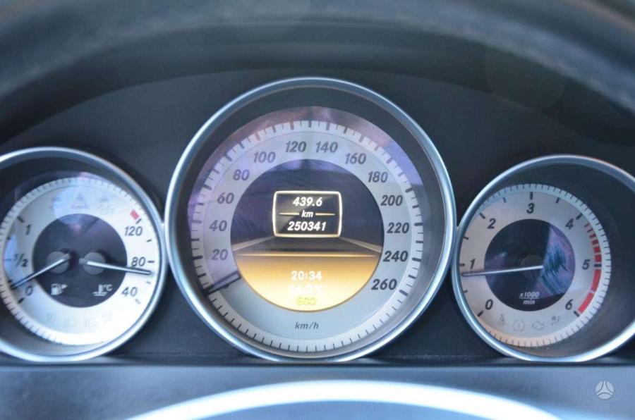 Zils Mercedes-Benz C 200 2011 Šauļi, ar dzinēja tilpumu 2.14 L un nobraukumu 250 tūkst. km par 5400 €, foto 30 vietnē AUTOMOTO.COM.LV