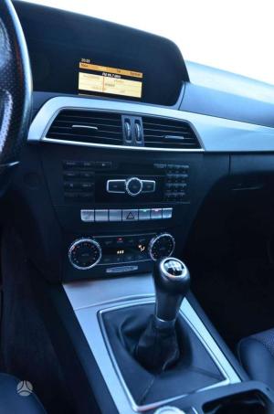 Zils Mercedes-Benz C 200 2011 Šauļi, ar dzinēja tilpumu 2.14 L un nobraukumu 250 tūkst. km par 5400 €, foto 31 vietnē AUTOMOTO.COM.LV