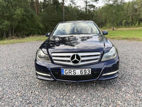 Zils Mercedes-Benz C 200 2011 Viļņa, ar dzinēja tilpumu 2.10 L un nobraukumu 251 tūkst. km par 4800 €, foto 1 vietnē AUTOMOTO.COM.LV