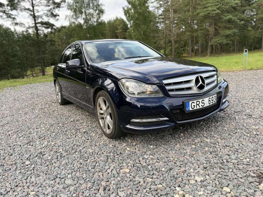 Zils Mercedes-Benz C 200 2011 Viļņa, ar dzinēja tilpumu 2.10 L un nobraukumu 251 tūkst. km par 4800 €, foto 8 vietnē AUTOMOTO.COM.LV