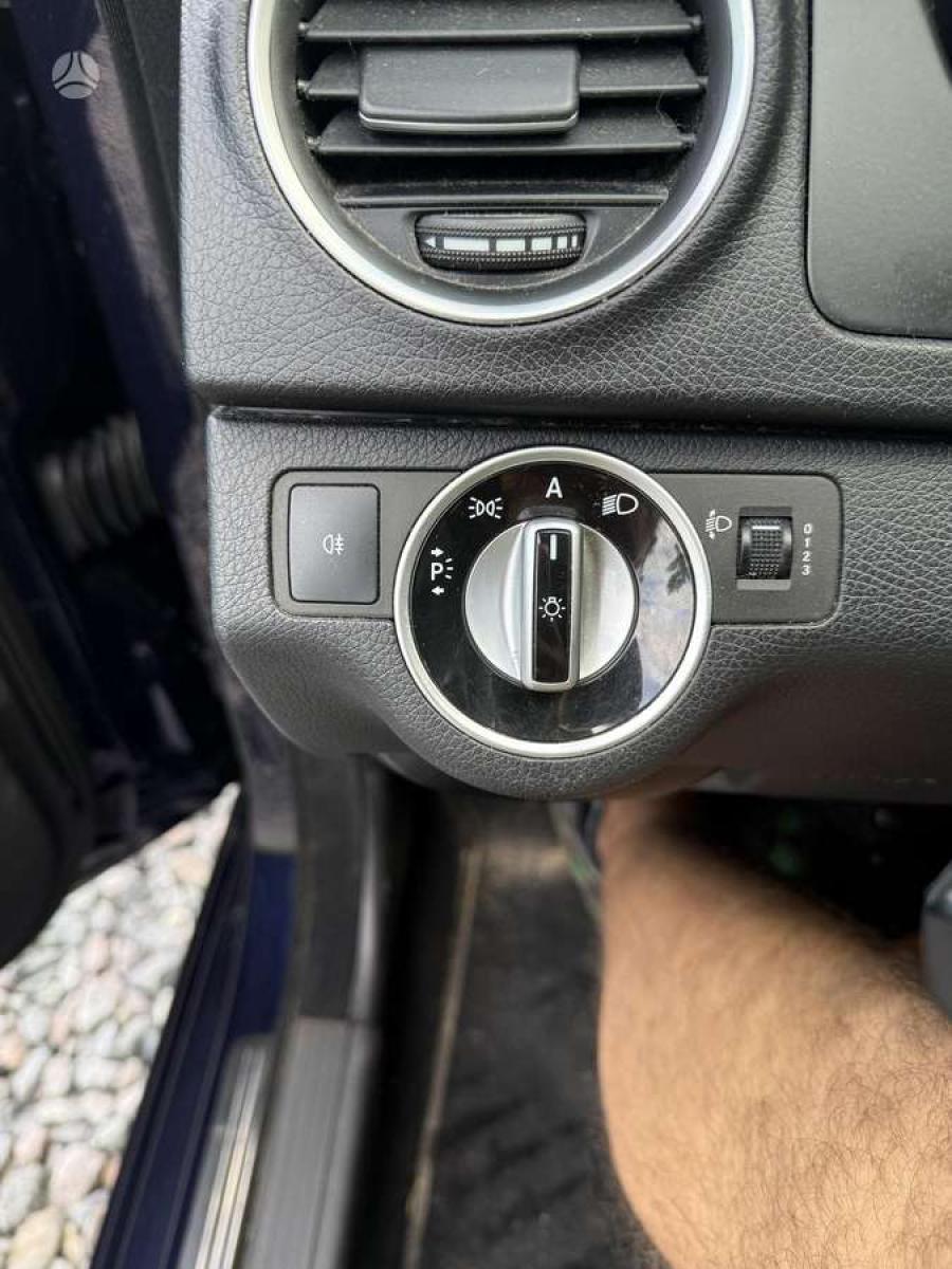 Zils Mercedes-Benz C 200 2011 Viļņa, ar dzinēja tilpumu 2.10 L un nobraukumu 251 tūkst. km par 4800 €, foto 14 vietnē AUTOMOTO.COM.LV
