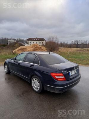 Blue Mercedes-Benz C 200 2012 in Riga, with an engine capacity of 2.10 L and mileage of 320 thousand km for 6200 €, photo 3 on AUTOMOTO.COM.LV