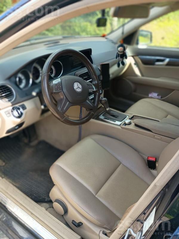 Zils Mercedes-Benz C 200 2012 Rīga, ar dzinēja tilpumu 2.10 L un nobraukumu 320 tūkst. km par 6200 €, foto 3 vietnē AUTOMOTO.COM.LV