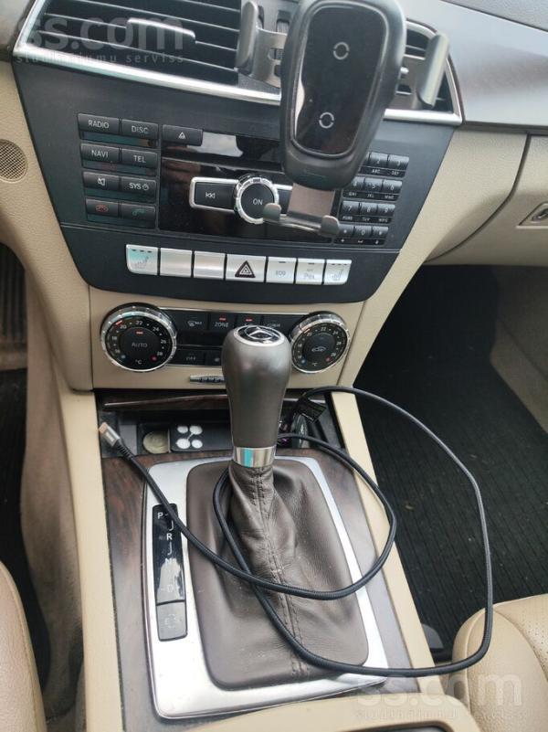 Zils Mercedes-Benz C 200 2012 Rīga, ar dzinēja tilpumu 2.10 L un nobraukumu 320 tūkst. km par 6200 €, foto 10 vietnē AUTOMOTO.COM.LV