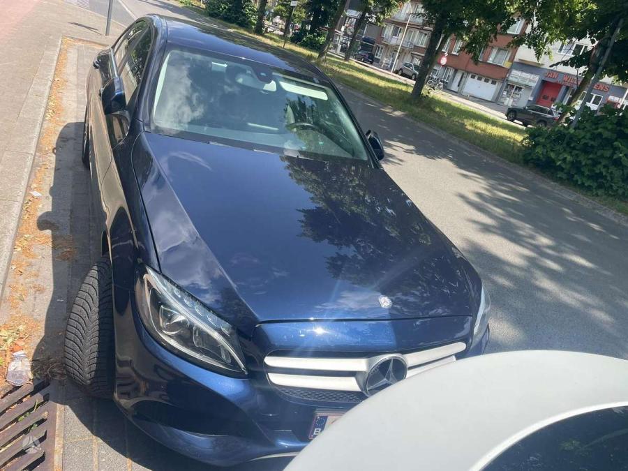 Blue Mercedes-Benz C 200 2016 in Utena, with an engine capacity of 2.00 L and mileage of 380 thousand km for 8650 €, photo 3 on AUTOMOTO.COM.LV